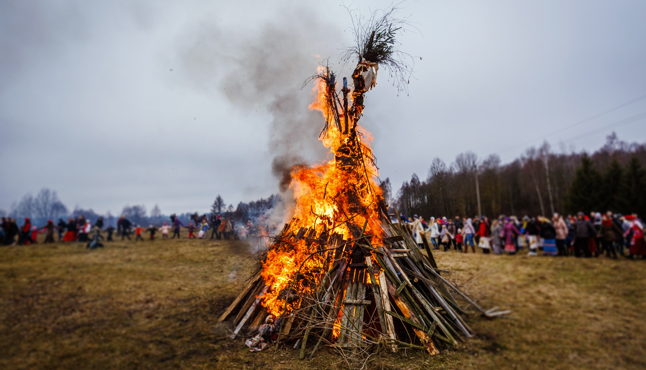 Perché falò e fuochi d’artificio sono un rischio per l’ambiente | Facta